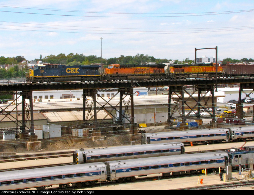 CSX 868; BNSF 6758 and 4303